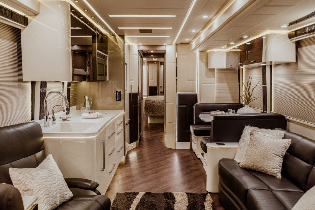 Prevost H3-45 Motorhome Features Fuel Efficiency and Aerodynamic ...
